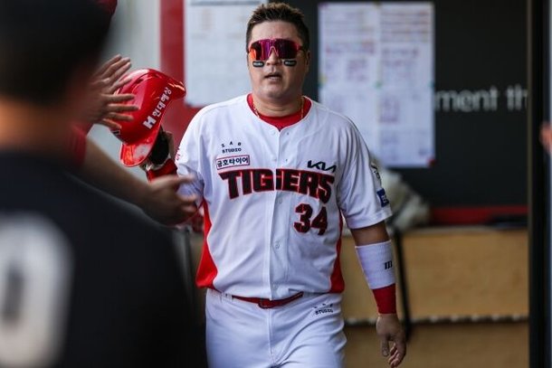 KIA FA 협상 2순위는 결국 최형우인가…내년 43세 타격장인 169억원+α, 양현종·조상우 '상대적 안심' : 네이트 스포츠