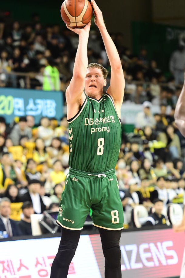 '허훈 이적 후 첫 출전' KCC, 89-81로 KT에 신승…DB 4연승→공동 1위·가스공사 첫 연승 : 네이트 스포츠