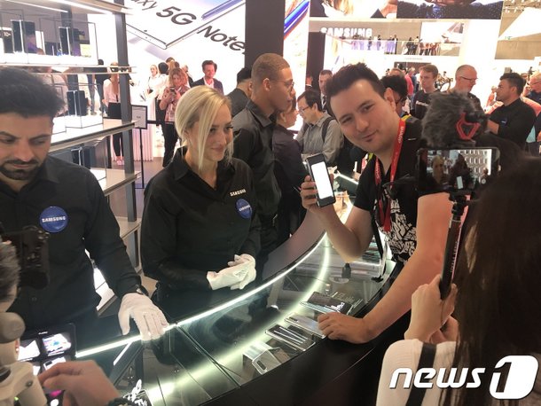 [IFA2019]'넘사벽 존재감' 한국 스마트폰…추격하는 중국, 주춤한 일본 : 네이트 뉴스