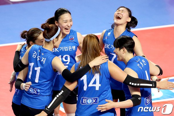 '5세트 압도' 여자배구 IBK기업은행, KGC 3-2 제압…3연패 탈출 : 네이트 스포츠