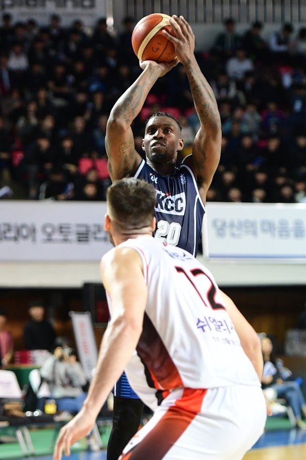 '라건아 결승 득점' KCC, KT 잡고 단독 3위…삼성 2연패 탈출 : 네이트 스포츠