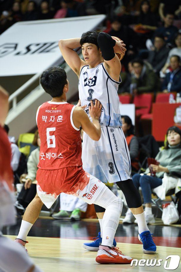 프로농구 KCC, 초반 압도하며 KGC 제압…5연승·2위 껑충 : 네이트 스포츠