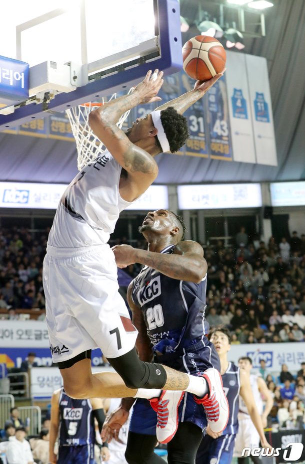 1위 SK·2위 KGC 나란히 승리…4연승 DB, 3위 도약 : 네이트 스포츠