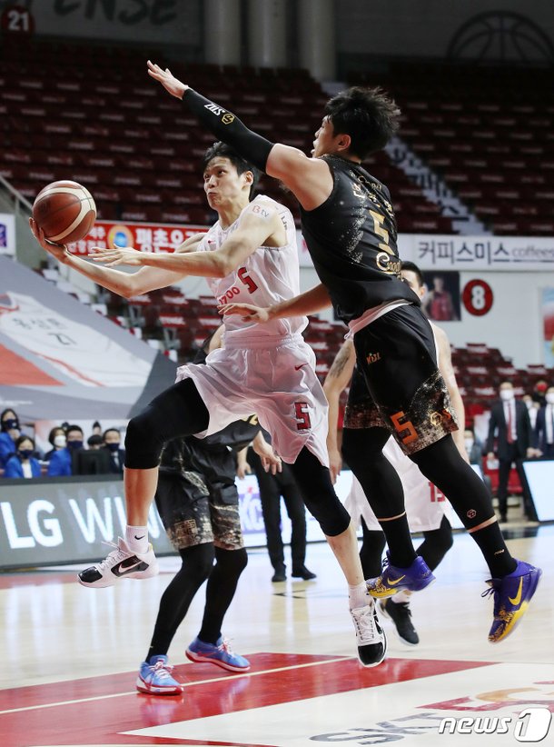 '김선형 32득점·3점슛 5방' SK, KGC 꺾고 5연패 탈출…KCC 단독 선두(종합) : 네이트 스포츠