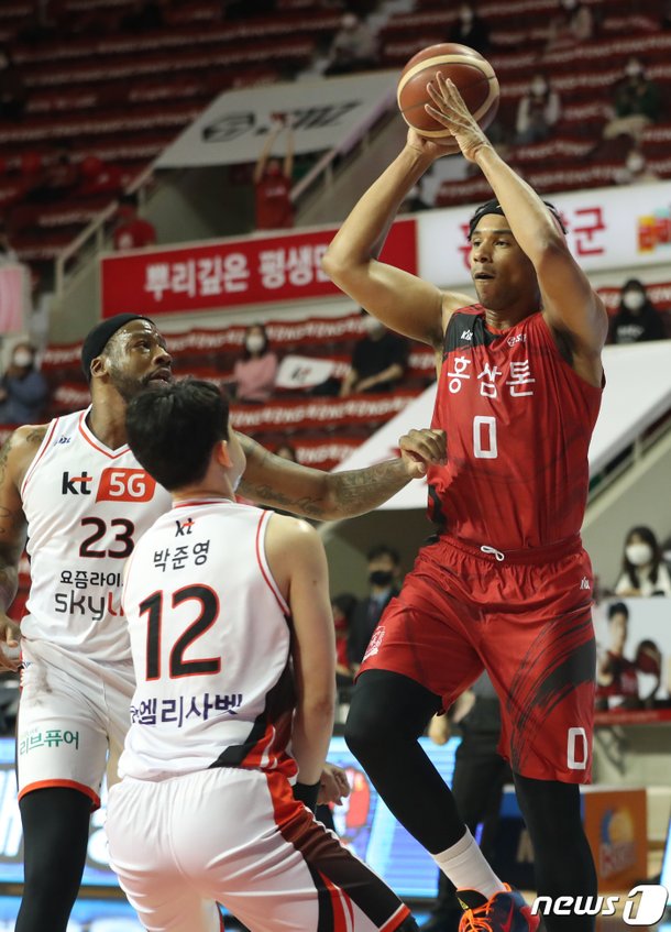 PO 휩쓰는 KGC 설린저-외인 MVP 모비스 숀 롱…4강 격돌 주목 : 네이트 스포츠