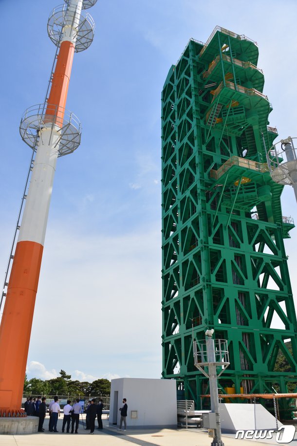 누리호 발사대 방문한 송영길 與 대표 : 네이트 뉴스
