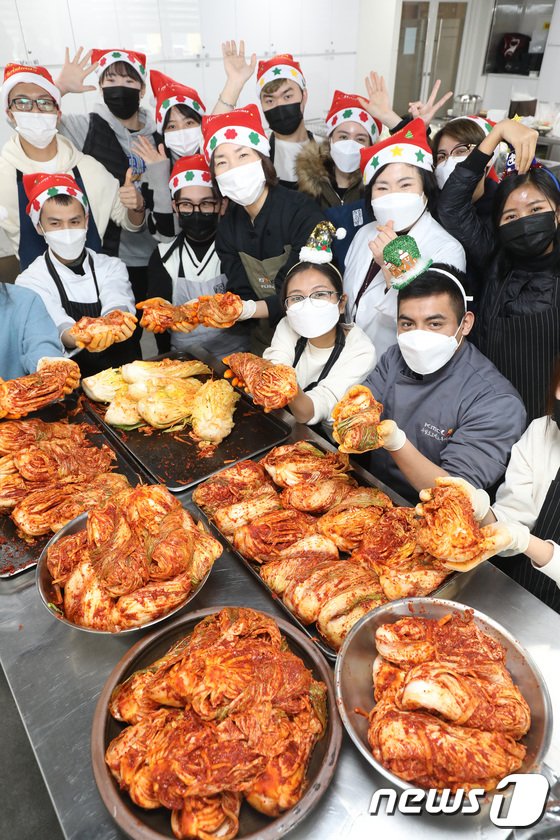 "우리는 김장하는 산타" : 네이트 뉴스