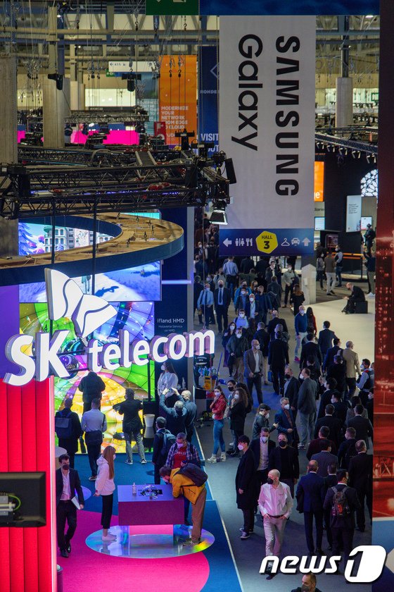 관람객 인파 몰린 MWC 2022 : 네이트 뉴스