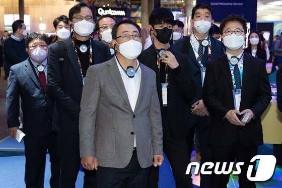 유영상 SKT 대표, 'MWC 2022 참관' : 네이트 뉴스