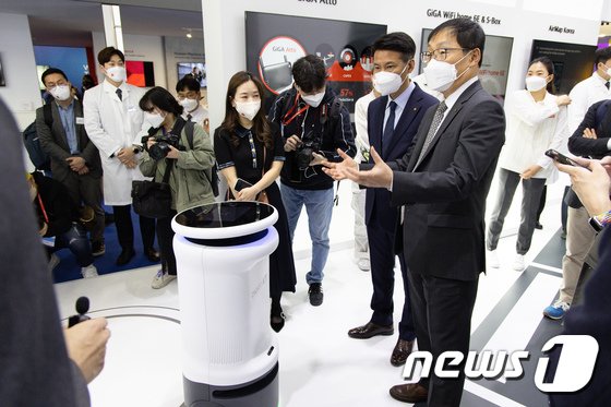 구현모 KT 대표 'MWC 2022 현장 참관' : 네이트 뉴스