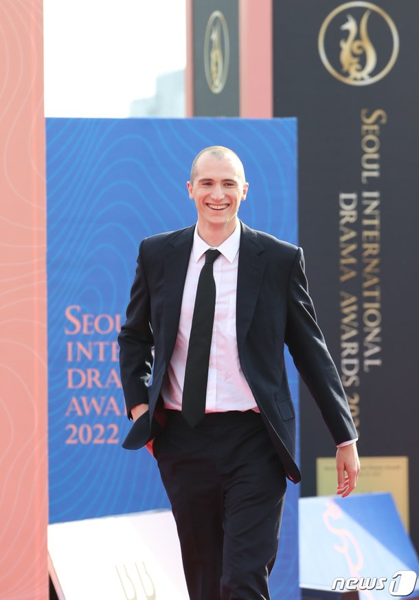 서울 드라마어워즈 찾은 Alessandro kazamia : 네이트 뉴스