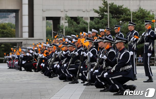 한치의 오차도 없는 의장대 시범 : 네이트 뉴스