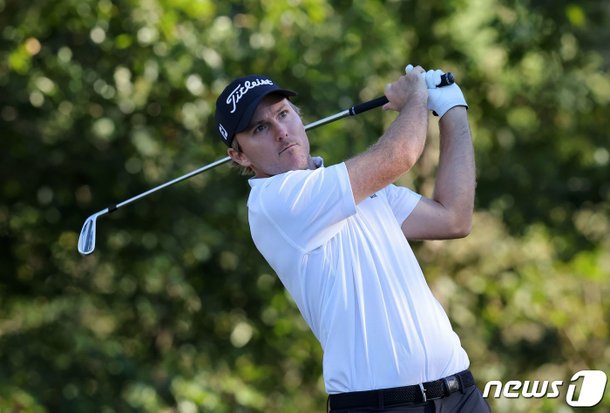 헨리, PGA WWT 챔피언십 우승 트로피…이경훈은 공동 42위 : 네이트 스포츠