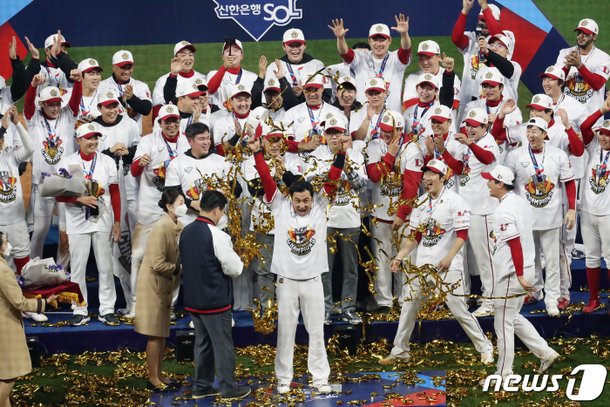 SSG 김강민 'KS MVP 받았어요' : 네이트 스포츠