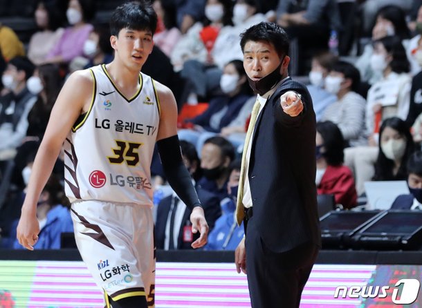 달아나려는 선두 KGC vs 추격하는 2위 LG…성탄 이브 빅매치 승자는? : 네이트 스포츠