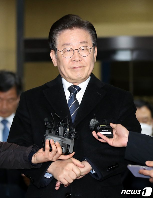 이재명 11시간 만에 檢 조사 종료…새로이 제시된 증거 없어 네이트 뉴스