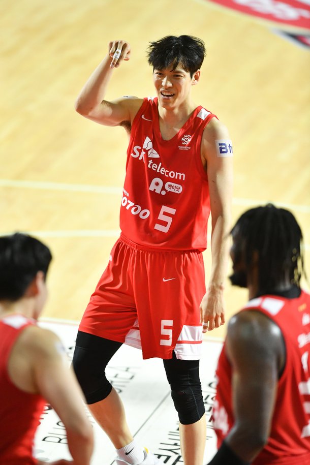 '워니+김선형 더블더블' SK, KCC 꺾고 6강 PO 기선제압 : 네이트 스포츠