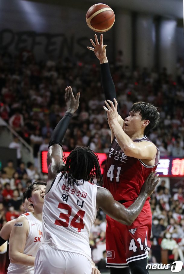 15점 차 뒤집은 KGC인삼공사, SK에 대역전극…챔프전은 7차전으로 : 네이트 스포츠