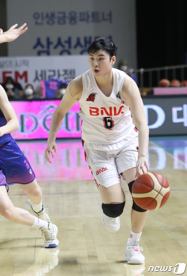 '이소희+김지은 37점 합작' 여자농구 BNK, 이란 대표팀에 43점차 대승 : 네이트 스포츠