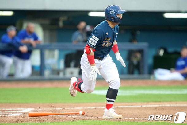 NC 손아섭, KBO리그 사상 첫 8시즌 연속 150안타에 '-4' : 네이트 스포츠