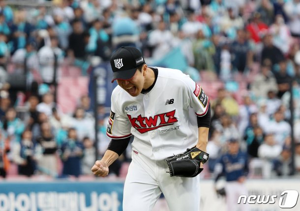 5경기 7이닝 무실점…KT 불펜서 가장 빛난 손동현, PO MVP 영예 : 네이트 스포츠