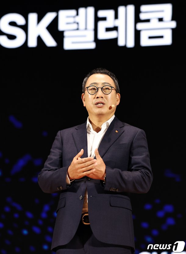 X330 개발 축하 인사말하는 유영상 SKT 사장 : 네이트 뉴스