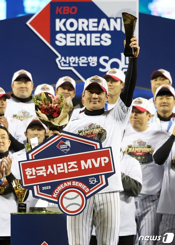 'KS MVP' 오지환 포함 LG 선수단, 日 벳푸서 회복 훈련 실시 : 네이트 스포츠