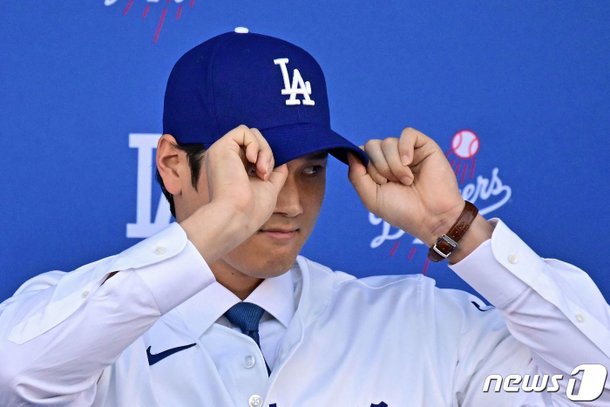 '10년 9000억원' 다저스 유니폼 입은 오타니 쇼헤이 : 네이트 뉴스