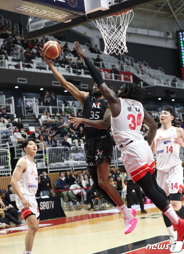 '배스 44점 원맨쇼' KT, KCC 꺾고 공동 3위 도약…4연승 질주 : 네이트 스포츠