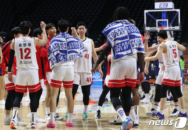 SK, KCC 상대로 77대 74 승리 : 네이트 뉴스