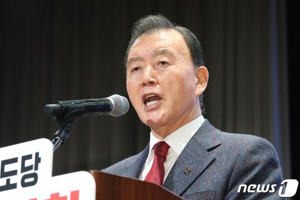 신년사하는 홍문표 도당위원장 : 네이트 뉴스