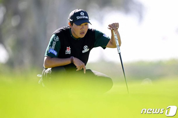 '5오버파 부진' 김성현, PGA 파머스 인슈어런스 3R 공동 51위 : 네이트 스포츠
