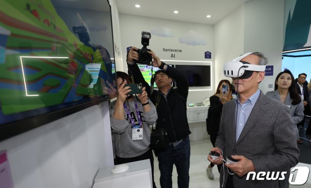 [MWC24] "하늘 나는 자동차 타실 분?"…KT, 안전성 더한 UAM 선보였다 : 네이트 뉴스