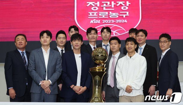 "부상자 다 돌아왔다"…'시즌 전 우승후보' SK·KCC, 6강 PO서 충돌 : 네이트 스포츠