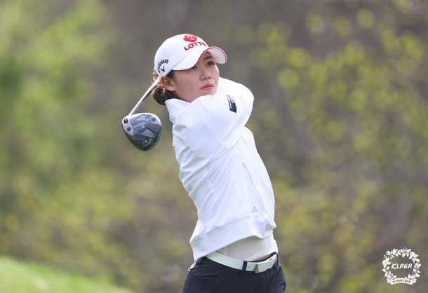 '노보기' 황유민, KLPGA 국내 개막전 3R까지 선두…2위와 2타 차 : 네이트 스포츠