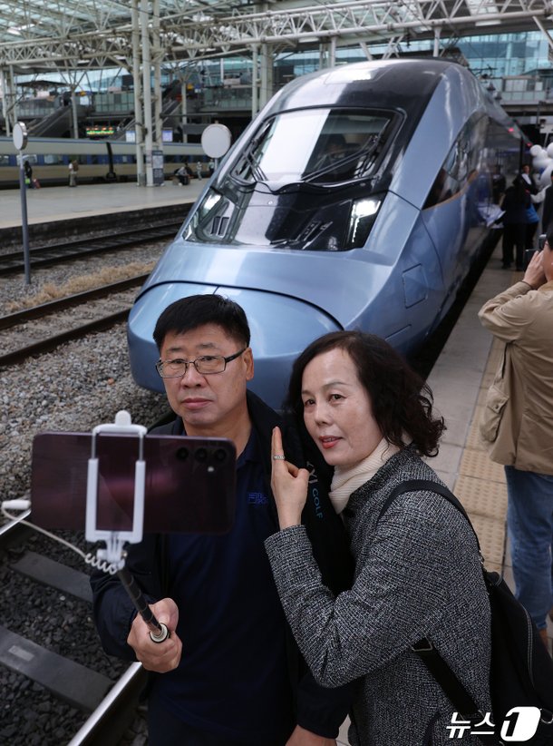 KTX-청룡 배경으로 '찰칵' : 네이트 뉴스