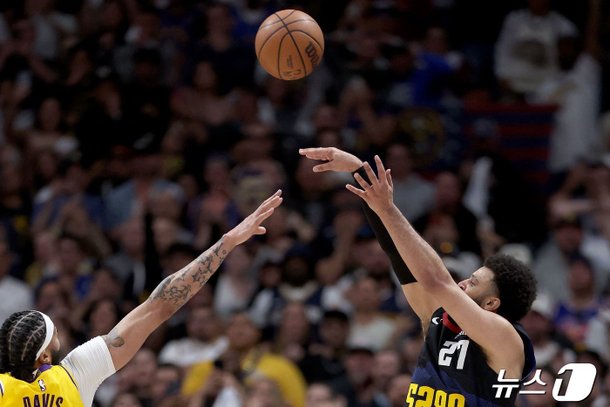 '머레이 위닝샷' 덴버, LAL 제압하고 NBA PO 2라운드 진출 : 네이트 스포츠