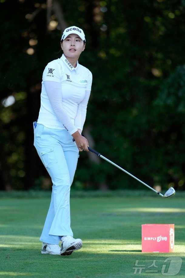 [포토]성유진, 마이어 LPGA 클래식 2R 7번홀 티샷 : 네이트 스포츠