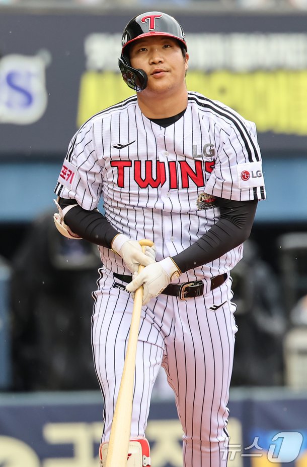 LG의 마지막 고민, '12타수 무안타' 문보경 언제 터질까 [준PO4] : 네이트 스포츠