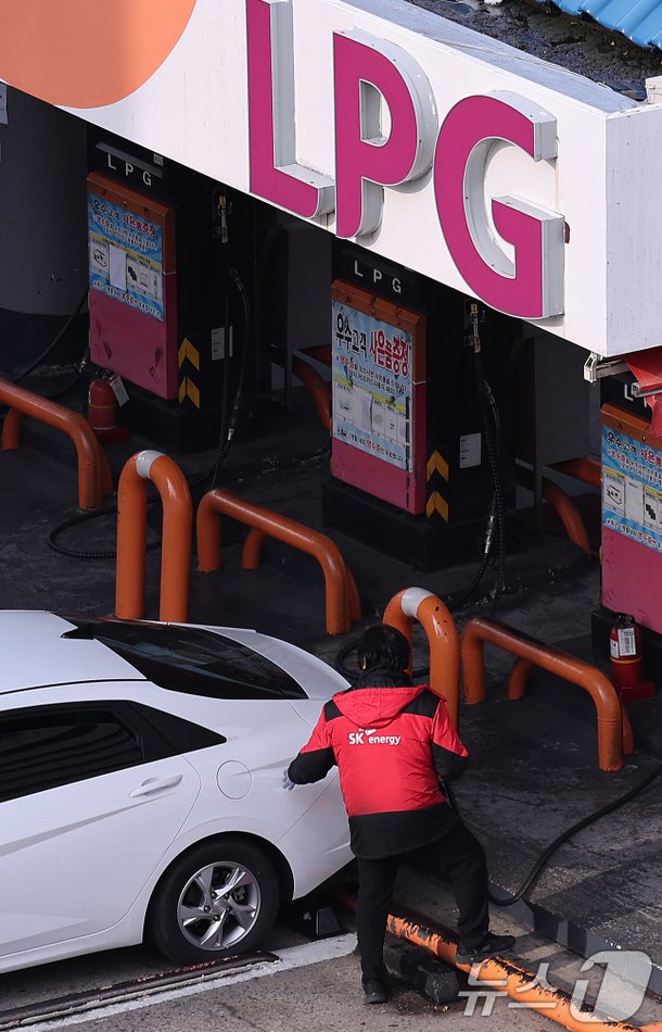 부탄 이어 프로판도 오른다…E1·SK가스, 12월 LPG 공급가 인상 : 네이트 뉴스