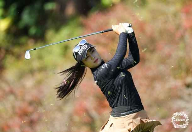 'KLPGA 제패' 윤이나, LPGA 보인다…Q 시리즈 4R 공동 7위 도약 : 네이트 스포츠
