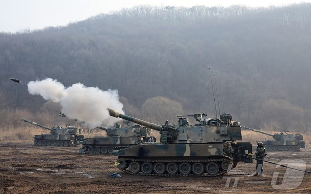 30기갑여단 하나포병대대, K55A1 자주포 포탄 사격 : 네이트 뉴스