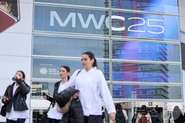 [MWC2025] 막바지 준비로 분주한 MWC2025 : 네이트 뉴스