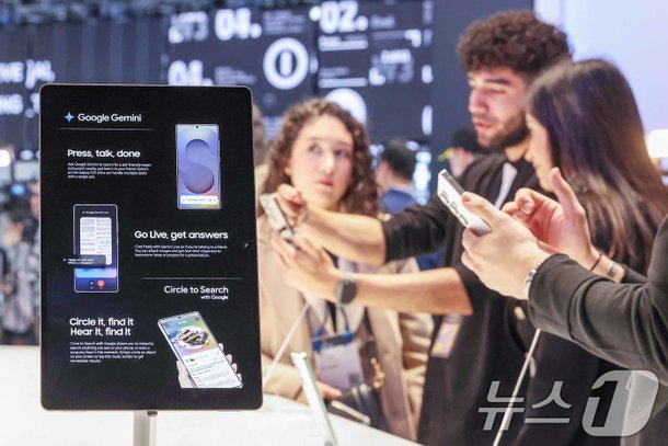 [MWC2025] '갤럭시 AI 기능 체험 중' : 네이트 뉴스