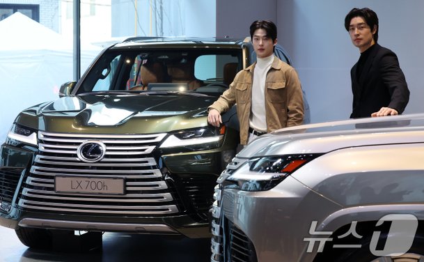 렉서스 고급 SUV '디 올 뉴 LX 700h' 공개 : 네이트 뉴스