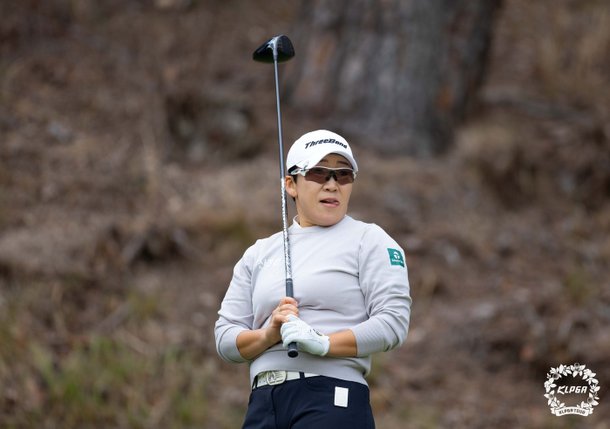 벌타 받고 2타 잃은 신지애, KLPGA 60연속 컷 통과 '빨간불' : 네이트 스포츠