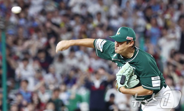 '41세' SSG 노경은, KBO리그 최초 3시즌 연속 30홀드 : 네이트 스포츠