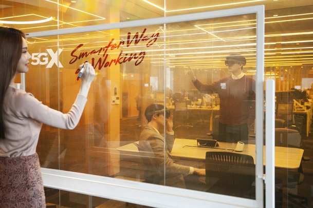 SKT, 5G 기반 스마트오피스 공개…"5G B2B 시장 선점" : 네이트 뉴스