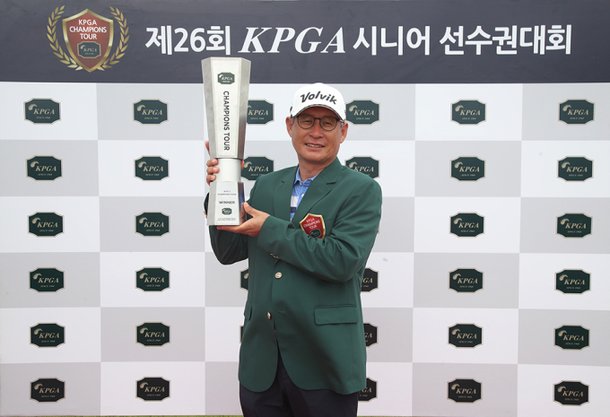 김종덕, KPGA 시니어 선수권 2연패…김정, 그랜드시니어 첫승 : 네이트 스포츠