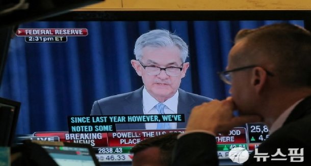 "연준 내 과도한 긴축 우려 커져, 12월 50bp 인상 여부 논의할 듯" - WSJ : 네이트 뉴스